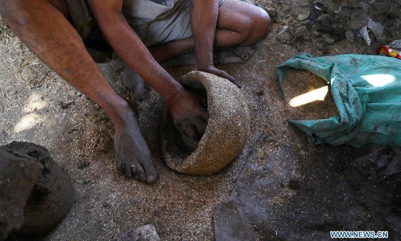 Egyptian village wins fame for adopting ancient pottery making ...