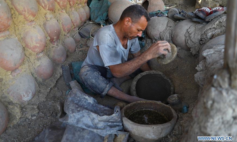 Egyptian village wins fame for adopting ancient pottery making ...