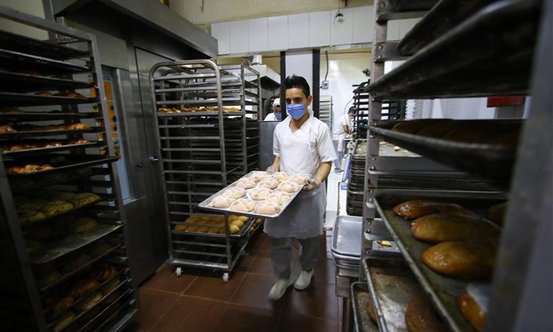 Baker makes traditional Mexican bread in Mexico City - Global Times