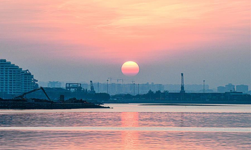 Sunset scenery at Haikou Bay in Hainan - Global Times