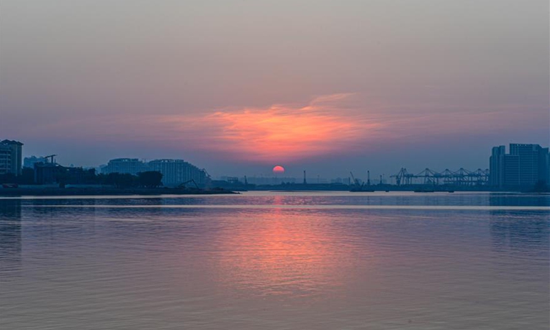 Sunset scenery at Haikou Bay in Hainan - Global Times