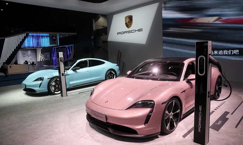 Electric cars attract visitors at CIIE Automobile exhibition area ...