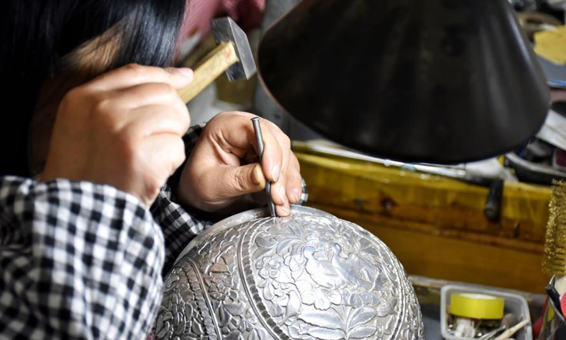 In pics: traditional making technique of gold and silver ware of ...