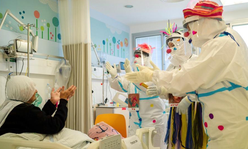 Medical clowns entertain COVID-19 patients in Safed, Israel - Global Times