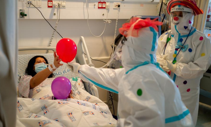 Medical clowns entertain COVID-19 patients in Safed, Israel - Global Times