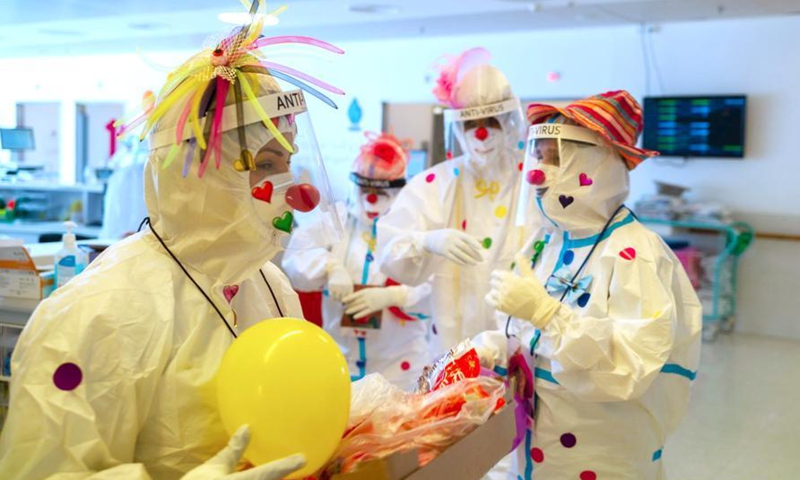 Medical clowns entertain COVID-19 patients in Safed, Israel - Global Times