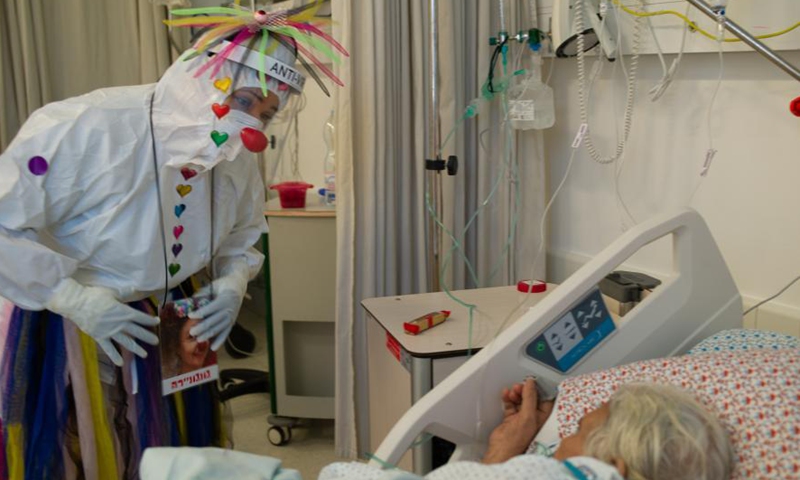 Medical clowns entertain COVID-19 patients in Safed, Israel - Global Times
