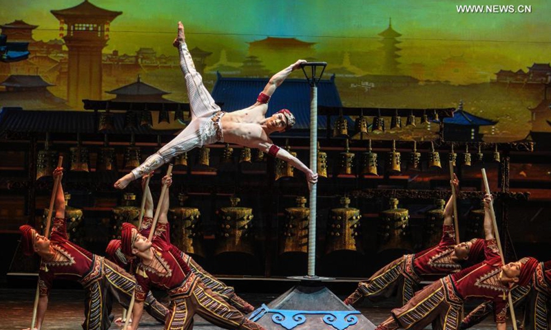 Acrobatic show staged during 14th Red-crowned Crane Culture and Art ...