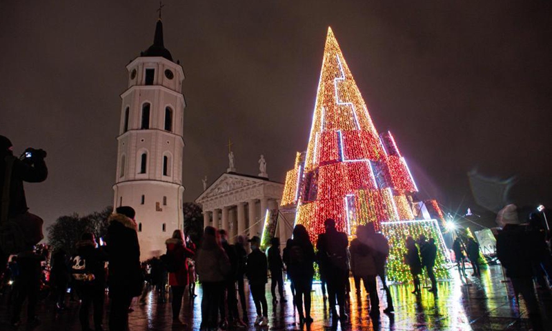 Lighting of Vilnius' Christmas tree kicks off holiday season ...
