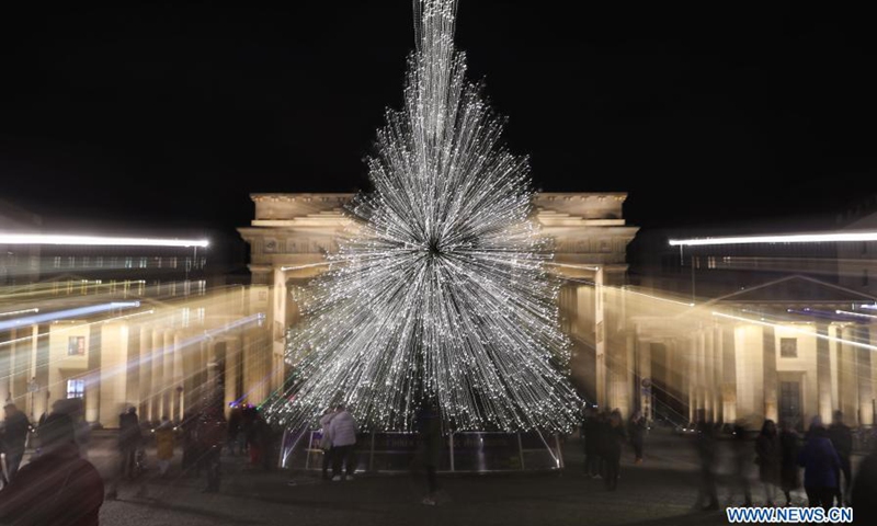 Christmas tree set up in front of Berlin's Brandenburg Gate - Global Times