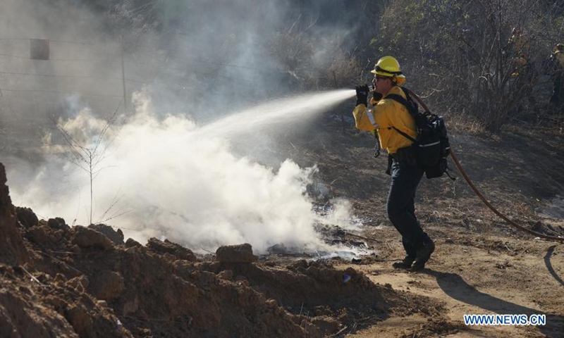 Wind-driven wildfire in Southern California forces hundreds to evacuate ...