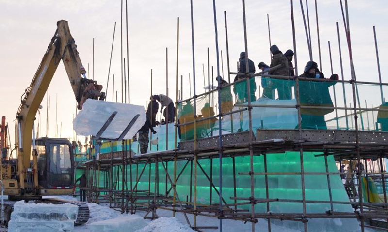 Workers lay ice bricks at construction site for 22nd Harbin Ice-Snow ...