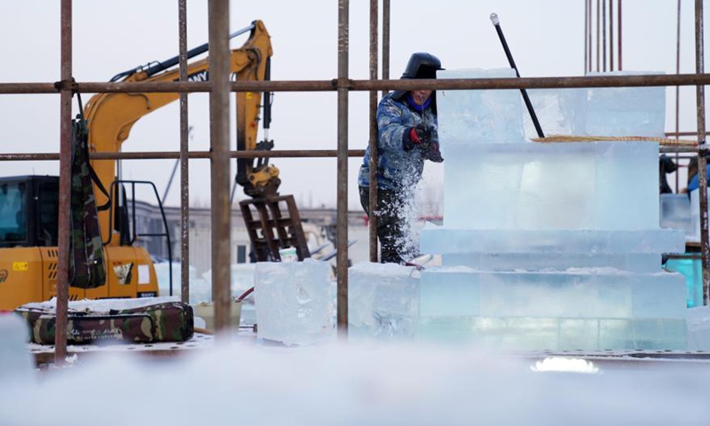 Workers lay ice bricks at construction site for 22nd Harbin Ice-Snow ...