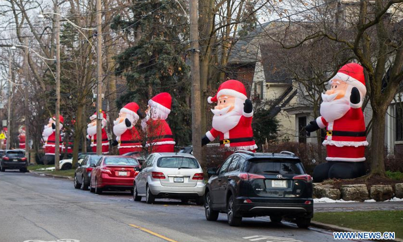 Giant-sized inflatable Santa Clauses seen on Inglewood Drive in Toronto ...
