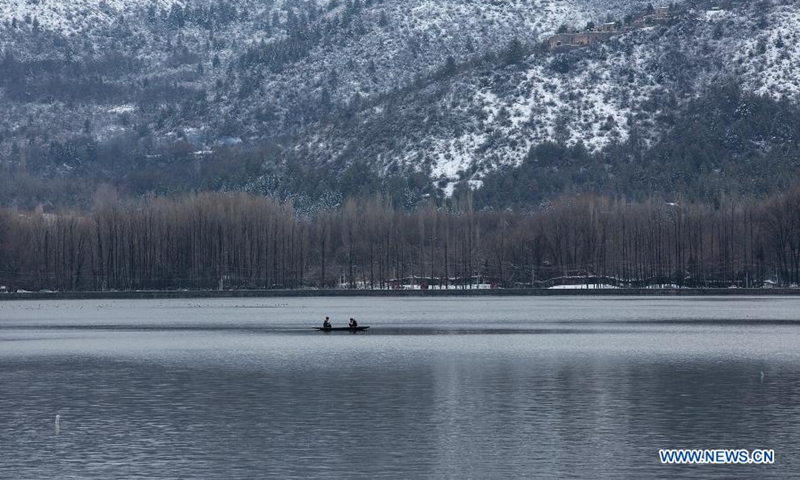 Srinagar city witnesses this winter's first snowfall - Global Times
