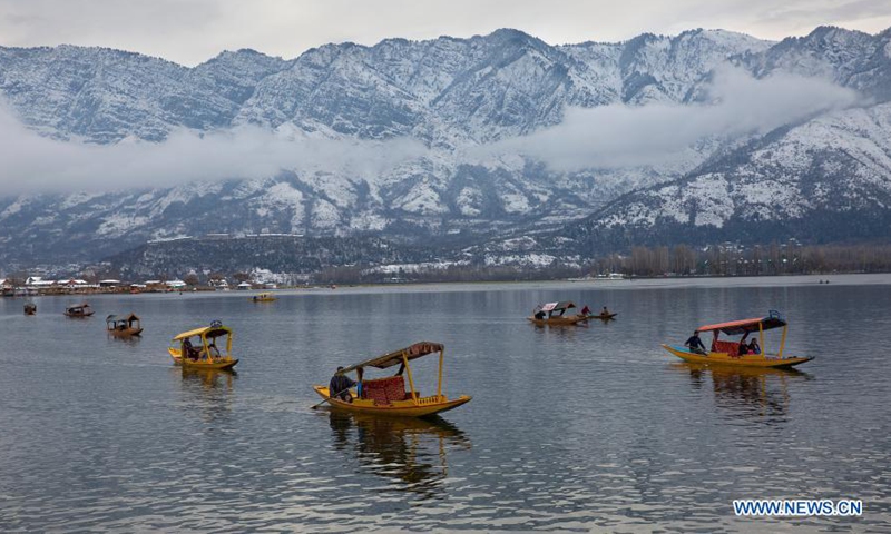 Srinagar city witnesses this winter's first snowfall - Global Times