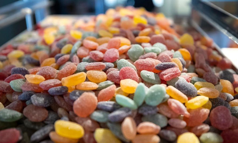 Confectioner makes candies in Nice, France - Global Times