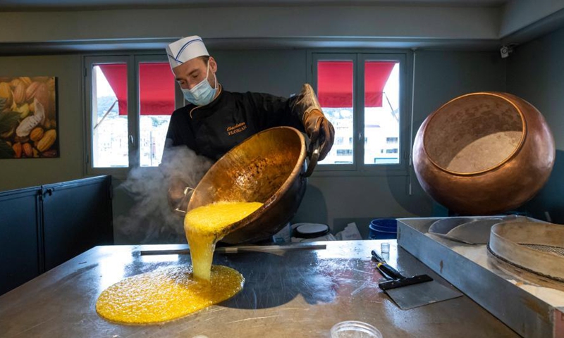 Confectioner makes candies in Nice, France - Global Times