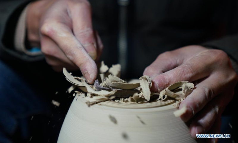 Handicraft porcelain making team in Jingdezhen - Global Times
