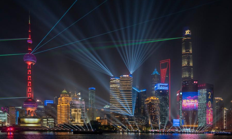 People enjoy light show in Shanghai - Global Times