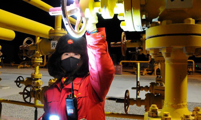 Oilfield workers stick to posts despite severe cold - Global Times