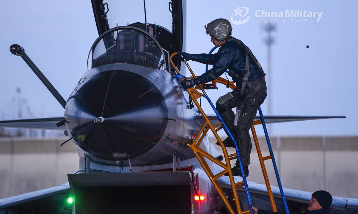 Fighter jets participate in round-the-clock flight - Global Times