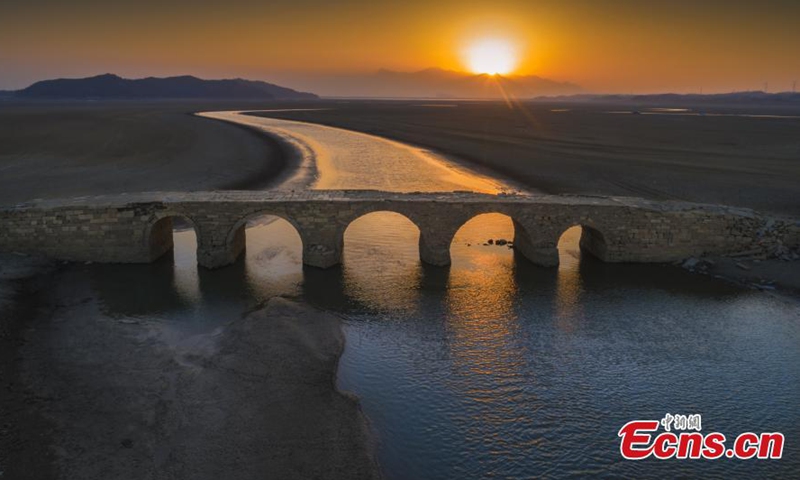 Ancient stone arch bridge emerges from drying Poyang Lake - Global Times
