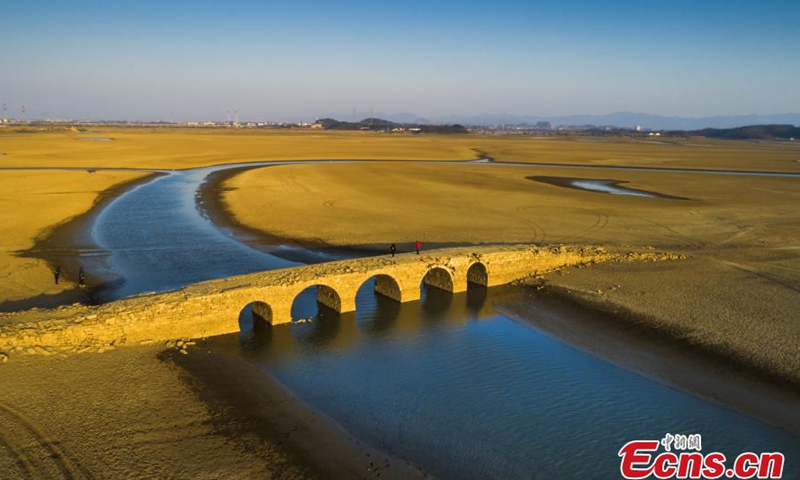 Ancient stone arch bridge emerges from drying Poyang Lake - Global Times