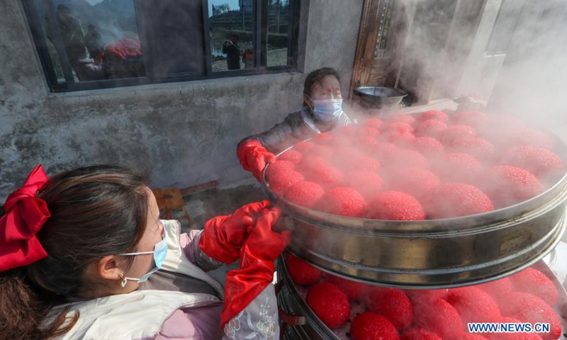 Villagers make red Ciba to prepare for upcoming Chinese Spring Festival ...