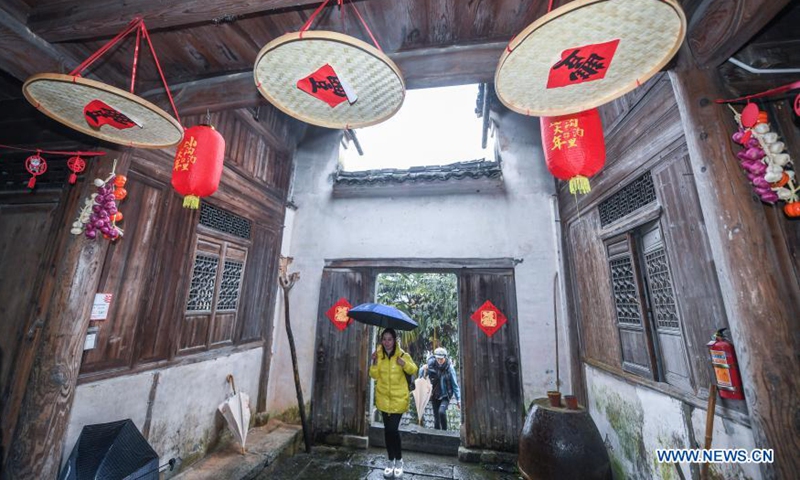 Visitors experience traditional Chinese customs in Maotang Village ...