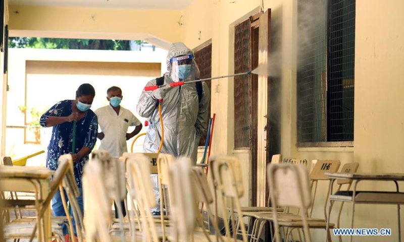 People clean up at school in Colombo, Sri Lanka - Global Times
