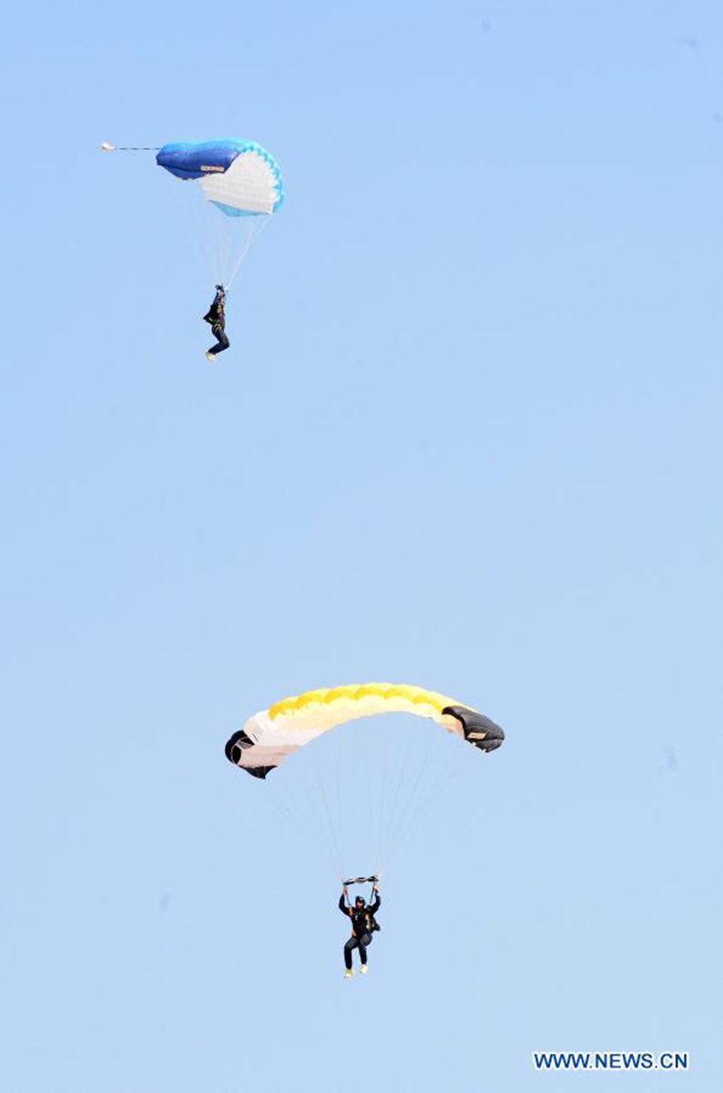 Highlights of skydiving show in Mubarak Al-Kabeer Governorate, Kuwait ...