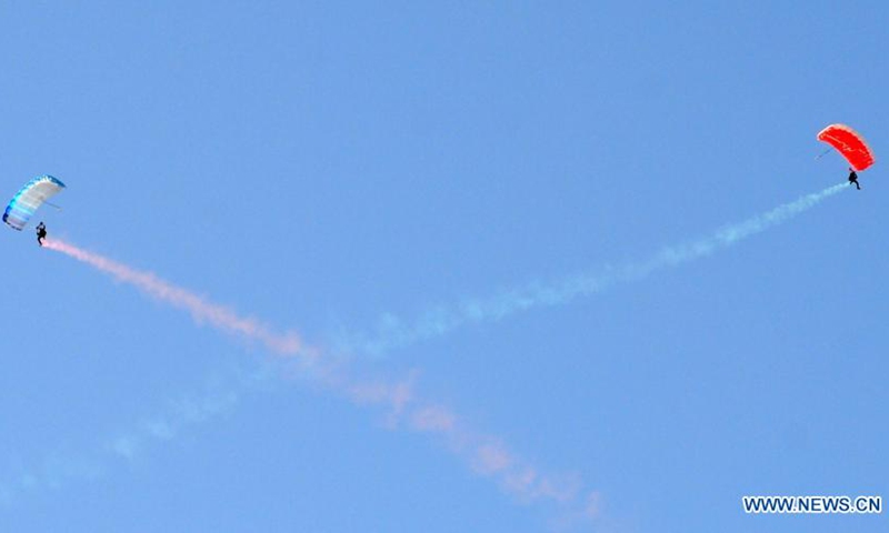 Highlights of skydiving show in Mubarak Al-Kabeer Governorate, Kuwait ...