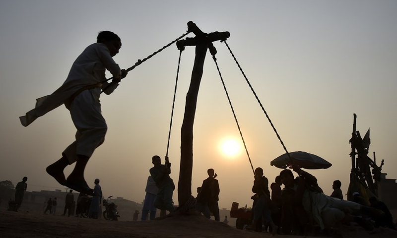 Daily life at sunset in Pakistan's Peshawar - Global Times