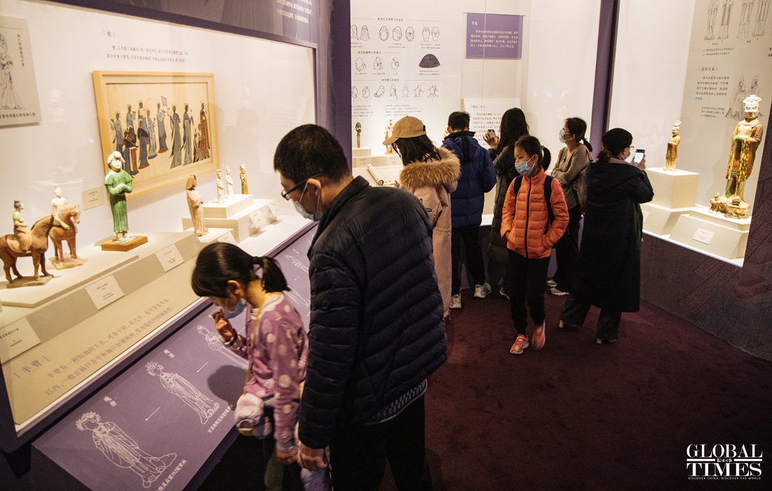 Exhibition of ancient Chinese costumes kicks off in Beijing - Global Times