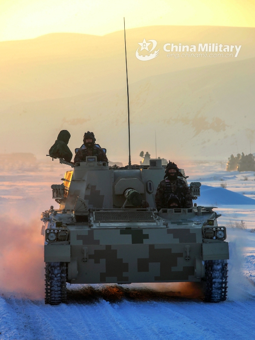 Armored vehicles conduct convoy operations - Global Times