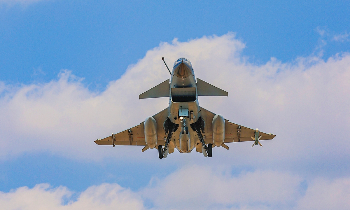 J-10 fighter jets in realistic flight training - Global Times