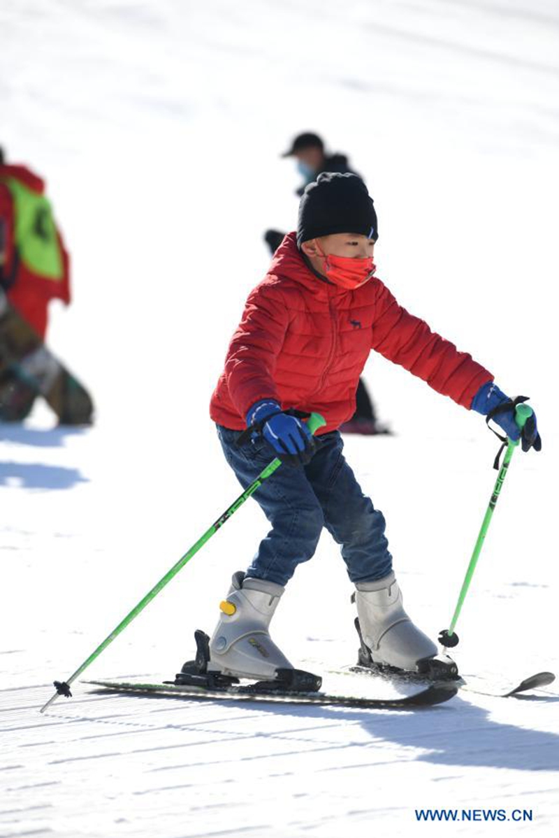 People practice skiing at ski resort in Shijiazhuang, N China - Global ...