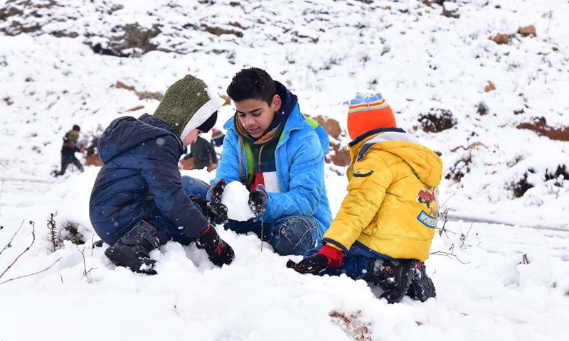 People play in snow in countryside of Damascus, Syria - Global Times