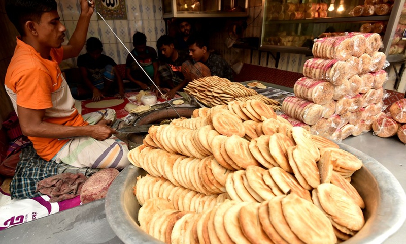 Bangladeshi traditional breakfast snack Bakorkhani - Global Times