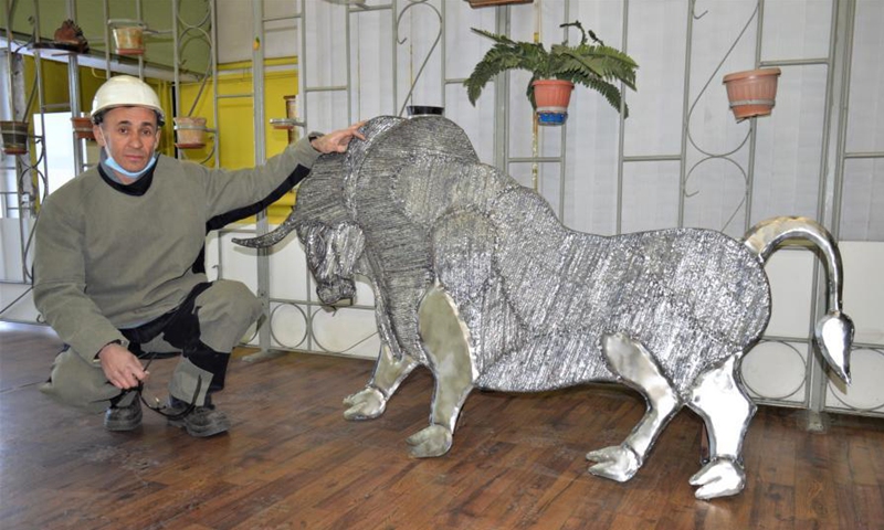 Sergey Eremenko makes 30-kilogram bull figure in Kazakhstan - Global Times