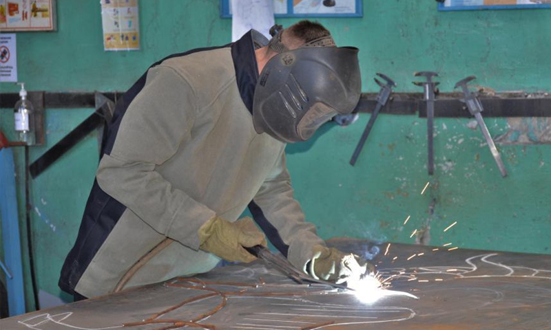 Sergey Eremenko makes 30-kilogram bull figure in Kazakhstan - Global Times