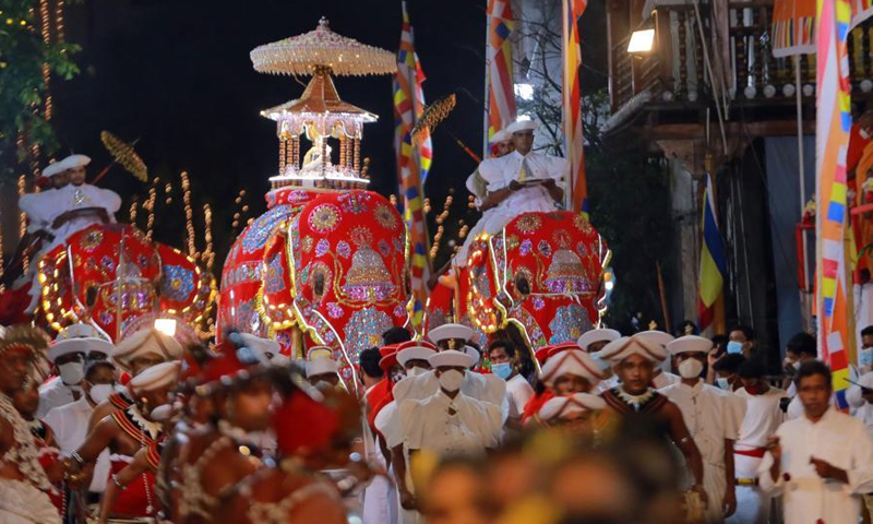 Performers, elephants take part in annual Navam Perahera in Colombo ...