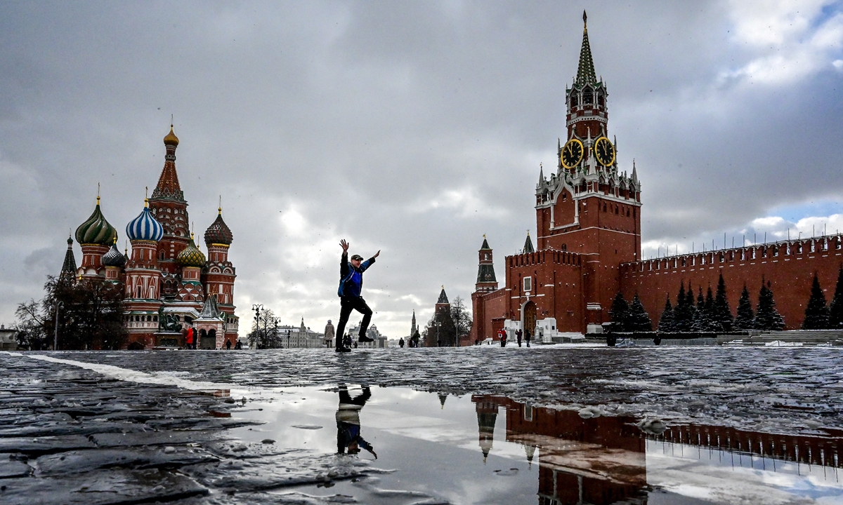 Empty square - Global Times