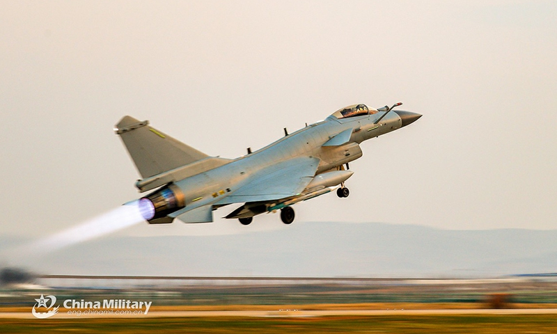 Fighter jet takes off during flight training - Global Times