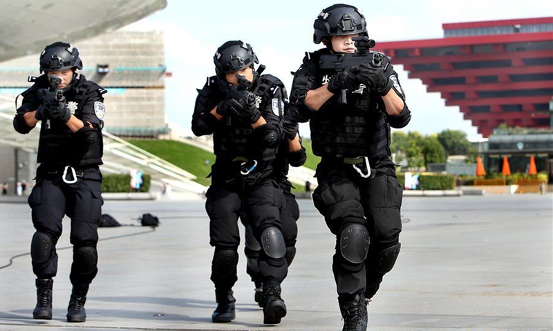 Xi meets with model crime-fighters - Global Times