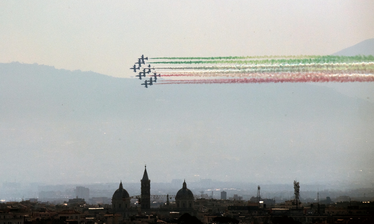 Colorful flight - Global Times