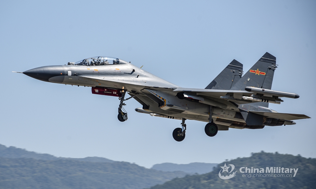 Fighter jets soar into sky during flight training - Global Times