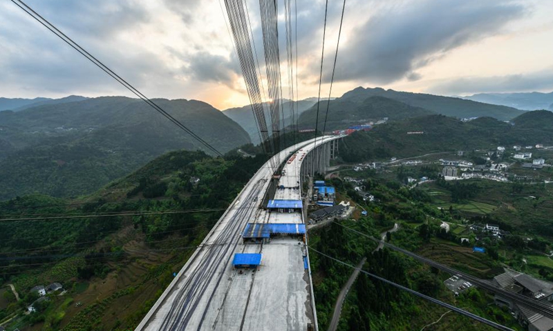 Dafaqu grand bridge of Renhuai-Zunyi expressway under construction in ...