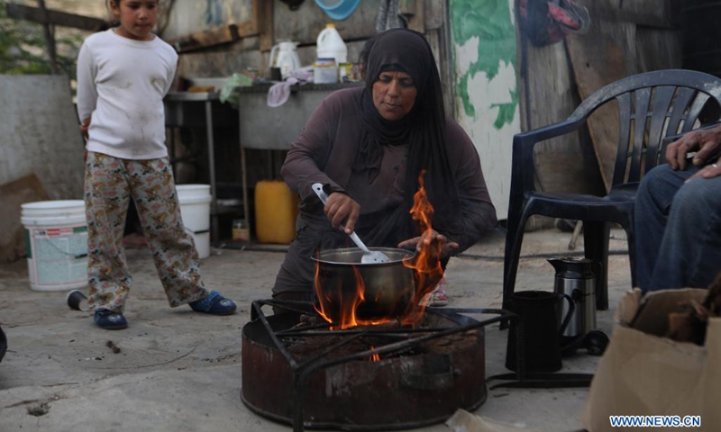 Palestinians make Iftar during Ramadan in West Bank city of Hebron ...